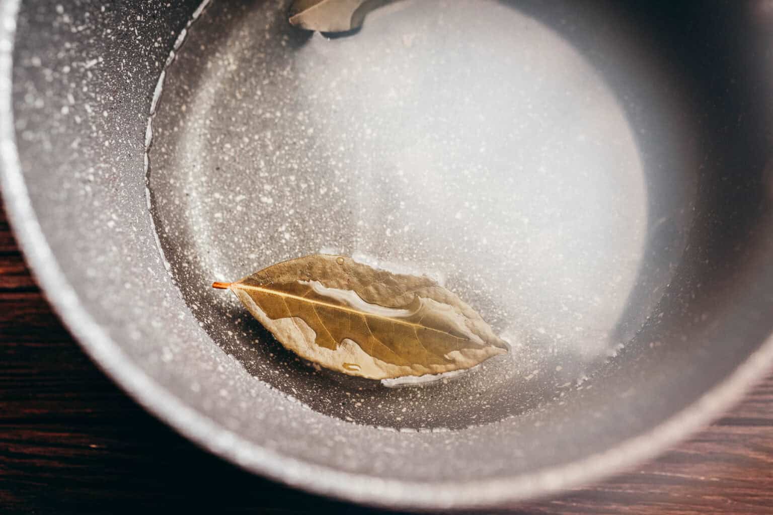 How to Make Bay Leaf Tea